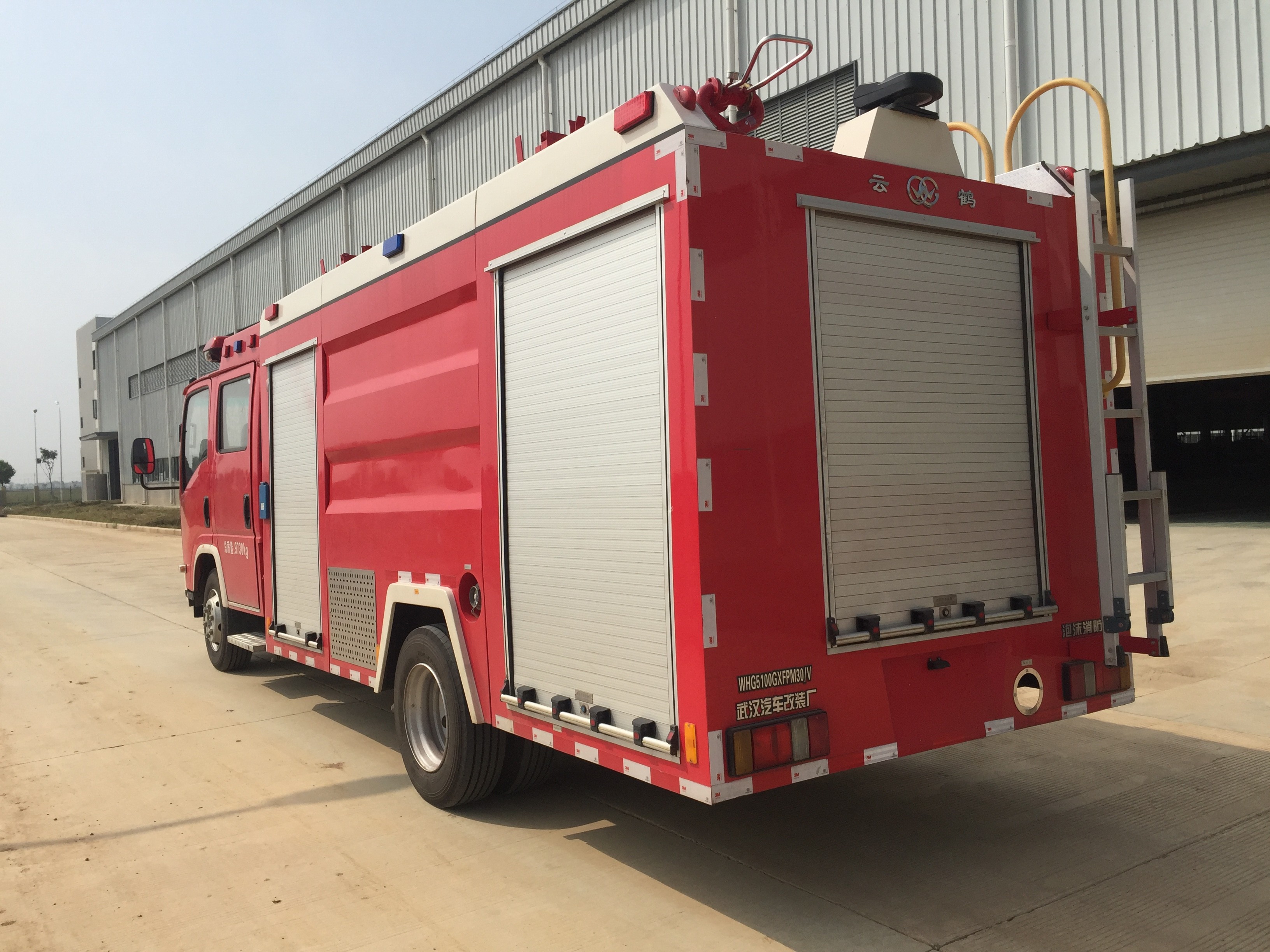 ISUZU 139KW Foam Fire Truck , 4x2 4000L Mini Fire Engine With Foam Water