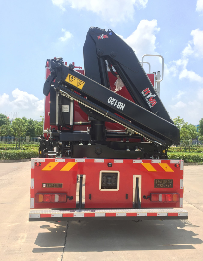4x2 Heavy Fire Truck , 310HP Emergency Rescue Truck With 5 Ton Crane